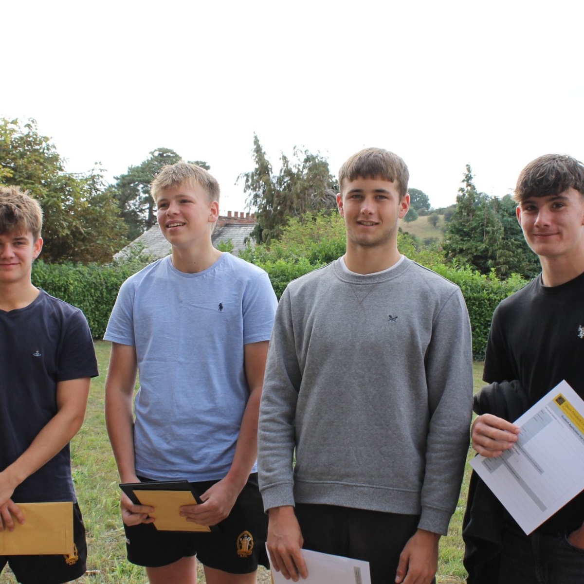 Queen Elizabeth’s School - Celebrations at QE as Students Collect GCSE ...